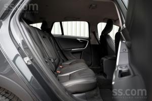 Pelēks Volvo V60 2018 Tukums, ar dzinēja tilpumu 2.00 L un nobraukumu 304 tūkst. km par 9650 €, foto 12 vietnē AUTOMOTO.COM.LV