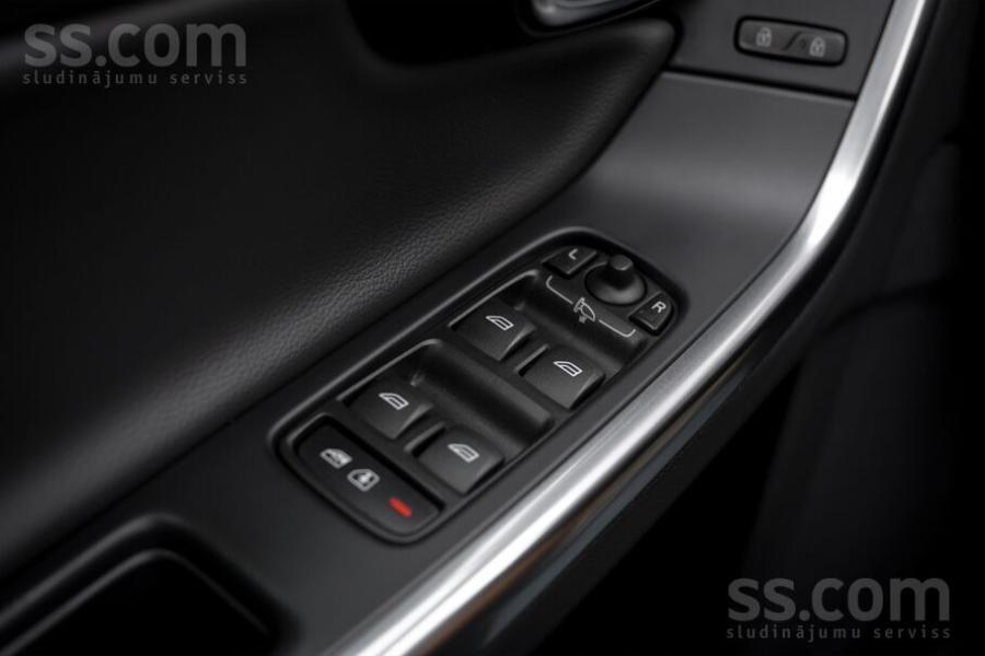 Pelēks Volvo V60 2018 Tukums, ar dzinēja tilpumu 2.00 L un nobraukumu 304 tūkst. km par 9650 €, foto 14 vietnē AUTOMOTO.COM.LV