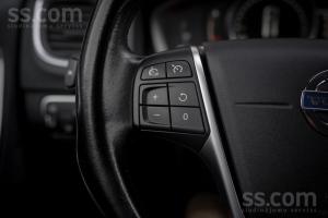 Pelēks Volvo V60 2018 Tukums, ar dzinēja tilpumu 2.00 L un nobraukumu 304 tūkst. km par 9650 €, foto 17 vietnē AUTOMOTO.COM.LV