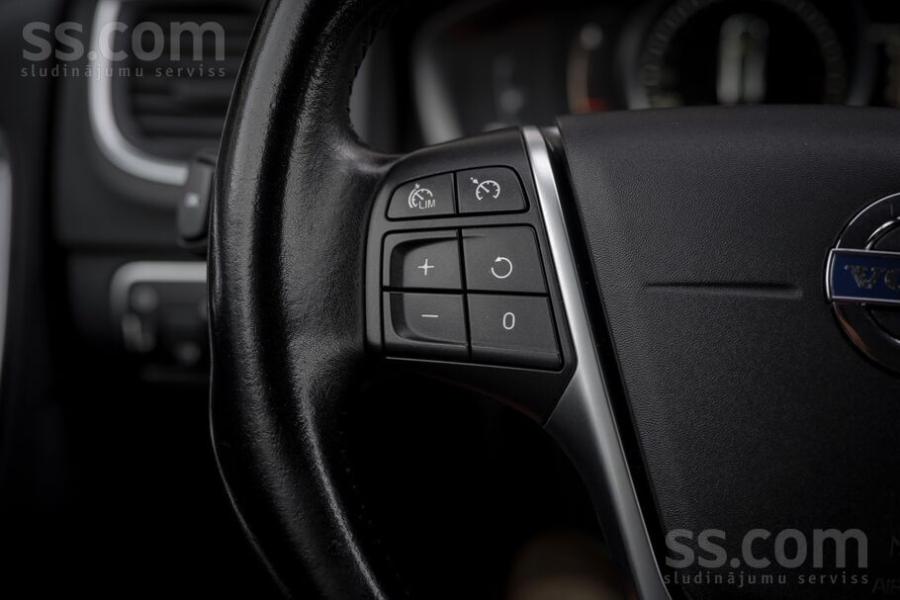 Pelēks Volvo V60 2018 Tukums, ar dzinēja tilpumu 2.00 L un nobraukumu 304 tūkst. km par 9650 €, foto 17 vietnē AUTOMOTO.COM.LV