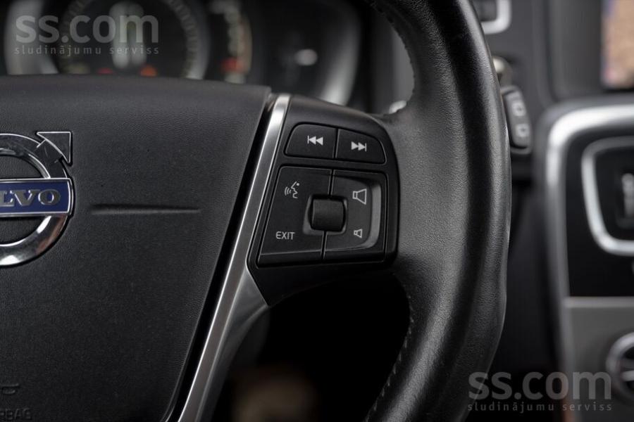 Pelēks Volvo V60 2018 Tukums, ar dzinēja tilpumu 2.00 L un nobraukumu 304 tūkst. km par 9650 €, foto 18 vietnē AUTOMOTO.COM.LV