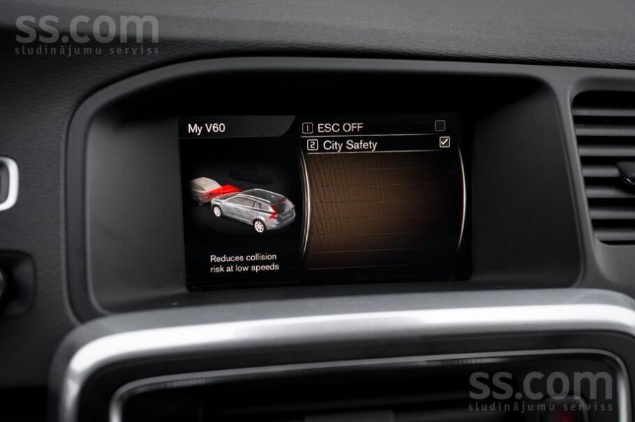 Pelēks Volvo V60 2018 Tukums, ar dzinēja tilpumu 2.00 L un nobraukumu 304 tūkst. km par 9650 €, foto 21 vietnē AUTOMOTO.COM.LV