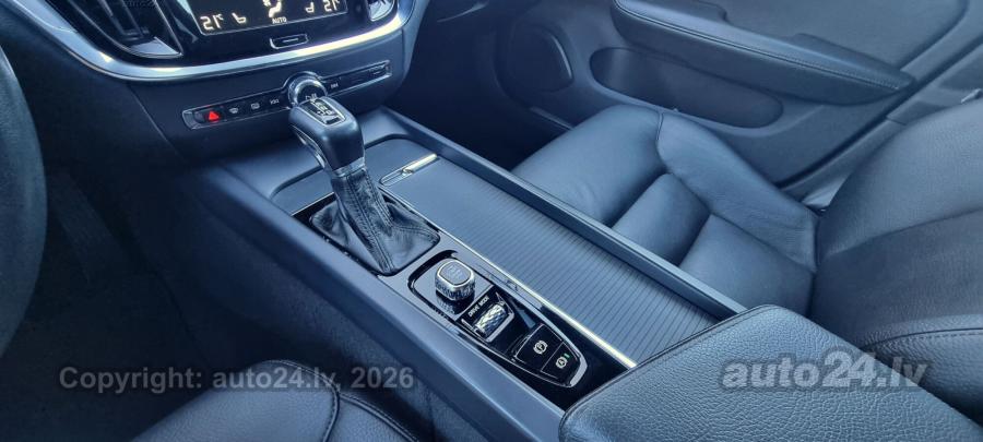 Pelēks Volvo V60 2018 Tallina, ar dzinēja tilpumu 2.00 L un nobraukumu 174 tūkst. km par 15890 €, foto 15 vietnē AUTOMOTO.COM.LV