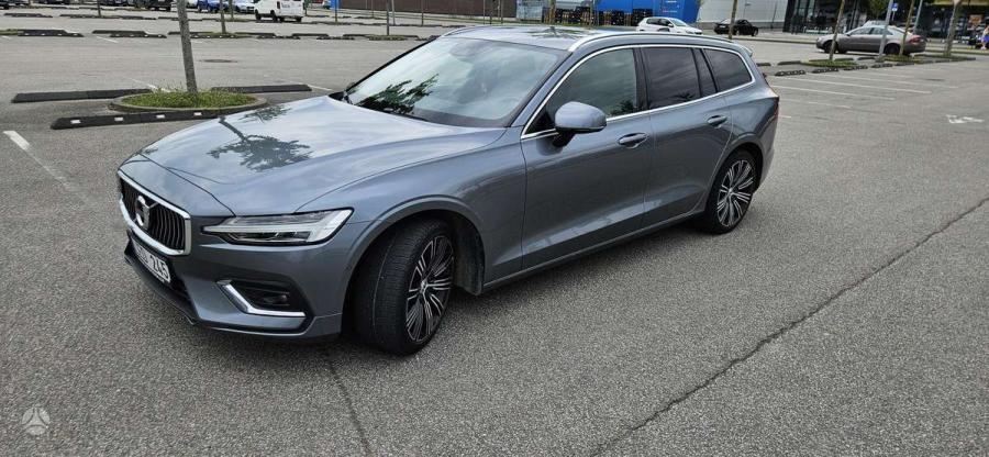 Grey Volvo V60 2018 in Klaipeda, with an engine capacity of 1.97 L and mileage of 96 thousand km for 18800 €, photo 3 on AUTOMOTO.COM.LV
