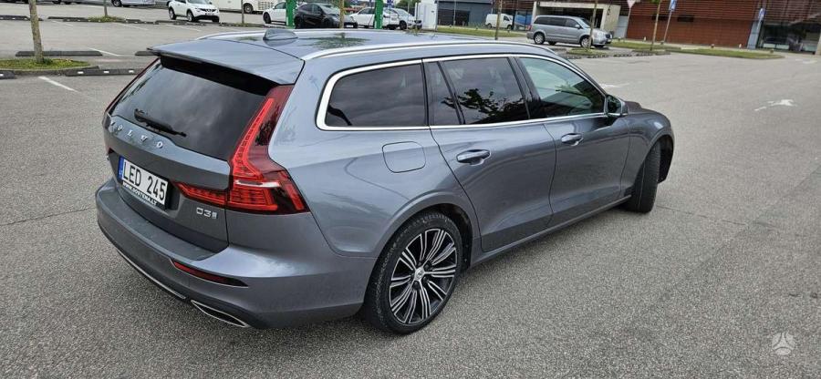 Grey Volvo V60 2018 in Klaipeda, with an engine capacity of 1.97 L and mileage of 96 thousand km for 18800 €, photo 5 on AUTOMOTO.COM.LV