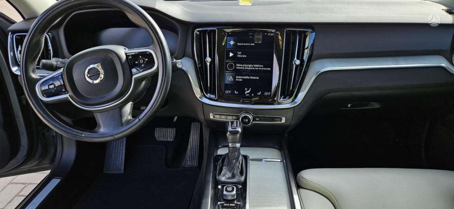 Grey Volvo V60 2018 in Klaipeda, with an engine capacity of 1.97 L and mileage of 96 thousand km for 18800 €, photo 9 on AUTOMOTO.COM.LV