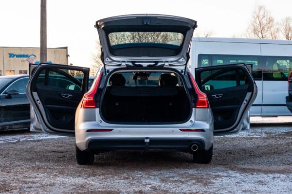 Pelēks Volvo V60 2018 Rīga, ar dzinēja tilpumu 2.00 L un nobraukumu 198 tūkst. km par 12995 €, foto 10 vietnē AUTOMOTO.COM.LV
