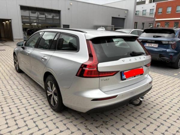 Grey Volvo V60 2018 in Riga, with an engine capacity of 2.00 L and mileage of 198 thousand km for 12995 €, photo 3 on AUTOMOTO.COM.LV