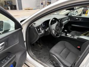 Pelēks Volvo V60 2018 Rīga, ar dzinēja tilpumu 2.00 L un nobraukumu 198 tūkst. km par 12995 €, foto 10 vietnē AUTOMOTO.COM.LV