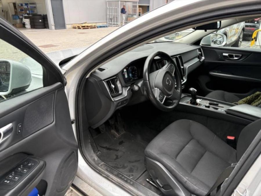 Pelēks Volvo V60 2018 Rīga, ar dzinēja tilpumu 2.00 L un nobraukumu 198 tūkst. km par 12995 €, foto 10 vietnē AUTOMOTO.COM.LV