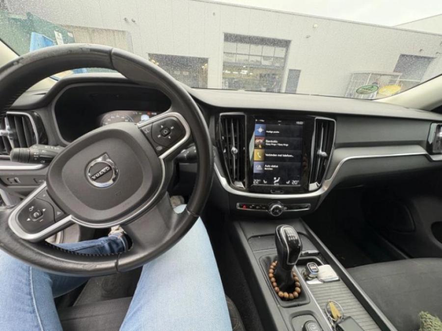 Pelēks Volvo V60 2018 Rīga, ar dzinēja tilpumu 2.00 L un nobraukumu 198 tūkst. km par 12995 €, foto 12 vietnē AUTOMOTO.COM.LV