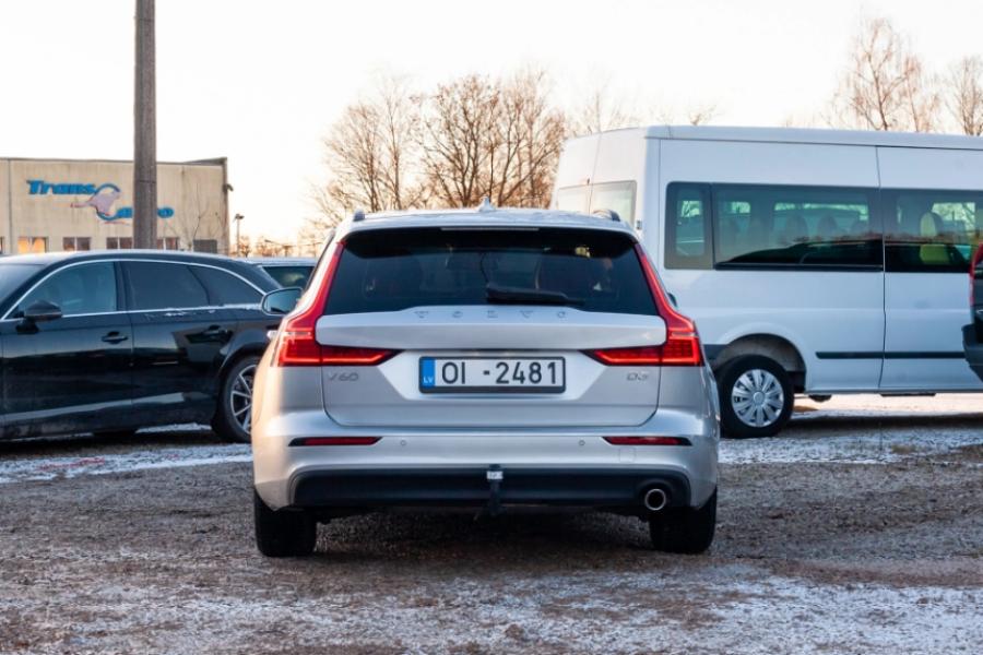 Pelēks Volvo V60 2018 Rīga, ar dzinēja tilpumu 2.00 L un nobraukumu 198 tūkst. km par 12995 €, foto 13 vietnē AUTOMOTO.COM.LV