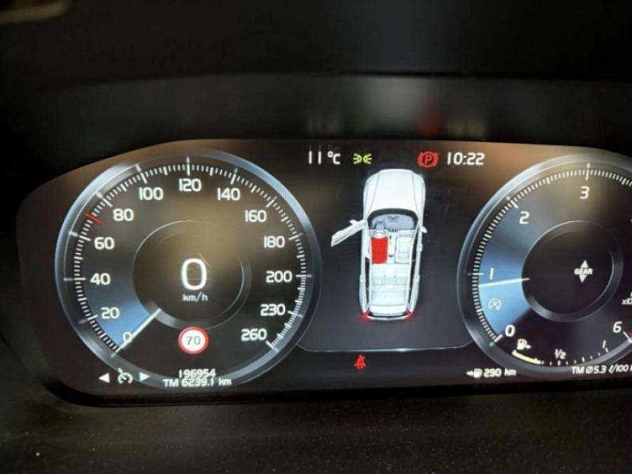 Pelēks Volvo V60 2018 Rīga, ar dzinēja tilpumu 2.00 L un nobraukumu 198 tūkst. km par 12995 €, foto 14 vietnē AUTOMOTO.COM.LV