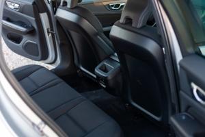 Pelēks Volvo V60 2018 Rīga, ar dzinēja tilpumu 2.00 L un nobraukumu 198 tūkst. km par 12995 €, foto 20 vietnē AUTOMOTO.COM.LV