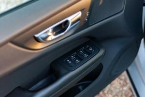 Pelēks Volvo V60 2018 Rīga, ar dzinēja tilpumu 2.00 L un nobraukumu 198 tūkst. km par 12995 €, foto 23 vietnē AUTOMOTO.COM.LV