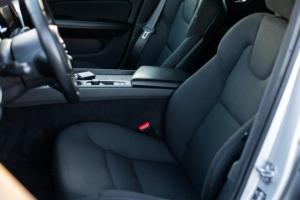 Pelēks Volvo V60 2018 Rīga, ar dzinēja tilpumu 2.00 L un nobraukumu 198 tūkst. km par 12995 €, foto 25 vietnē AUTOMOTO.COM.LV