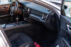 Pelēks Volvo V60 2018 Rīga, ar dzinēja tilpumu 2.00 L un nobraukumu 198 tūkst. km par 12995 €, foto 27 vietnē AUTOMOTO.COM.LV
