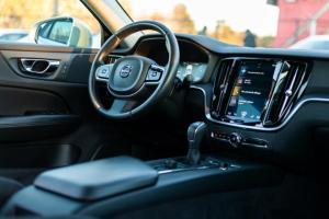 Pelēks Volvo V60 2018 Rīga, ar dzinēja tilpumu 2.00 L un nobraukumu 198 tūkst. km par 12995 €, foto 30 vietnē AUTOMOTO.COM.LV