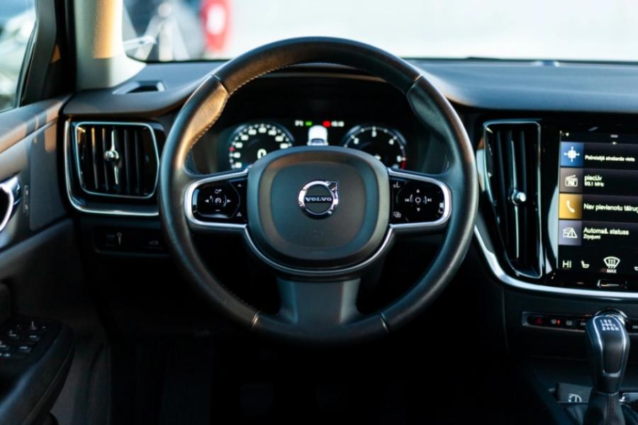 Pelēks Volvo V60 2018 Rīga, ar dzinēja tilpumu 2.00 L un nobraukumu 198 tūkst. km par 12995 €, foto 31 vietnē AUTOMOTO.COM.LV