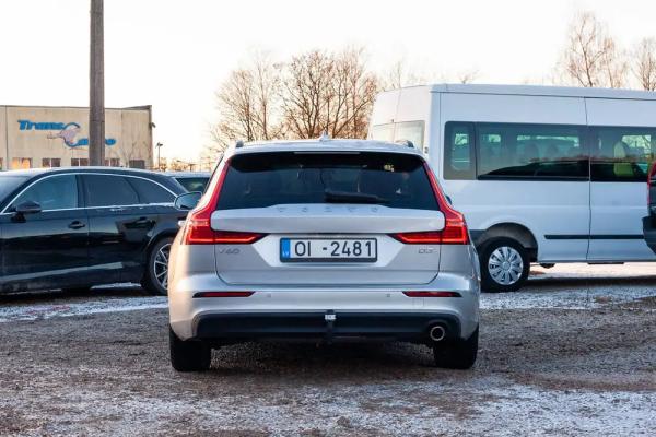 Grey Volvo V60 2018 in Riga, with an engine capacity of 2.00 L and mileage of 199 thousand km for 12995 €, photo 6 on AUTOMOTO.COM.LV