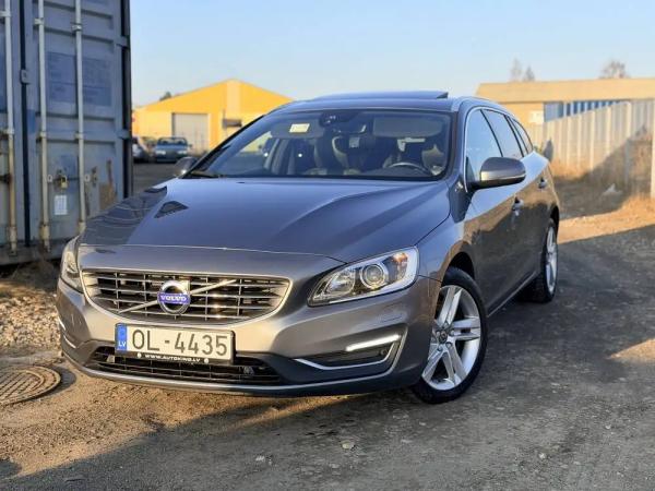 Grey Volvo V60 2018 in Riga, with an engine capacity of 2.40 L and mileage of 182 thousand km for 12995 €, photo 3 on AUTOMOTO.COM.LV