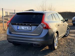 Pelēks Volvo V60 2018 Rīga, ar dzinēja tilpumu 2.40 L un nobraukumu 182 tūkst. km par 12995 €, foto 5 vietnē AUTOMOTO.COM.LV