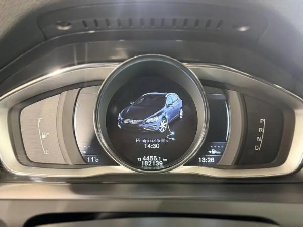 Grey Volvo V60 2018 in Riga, with an engine capacity of 2.40 L and mileage of 182 thousand km for 12995 €, photo 6 on AUTOMOTO.COM.LV