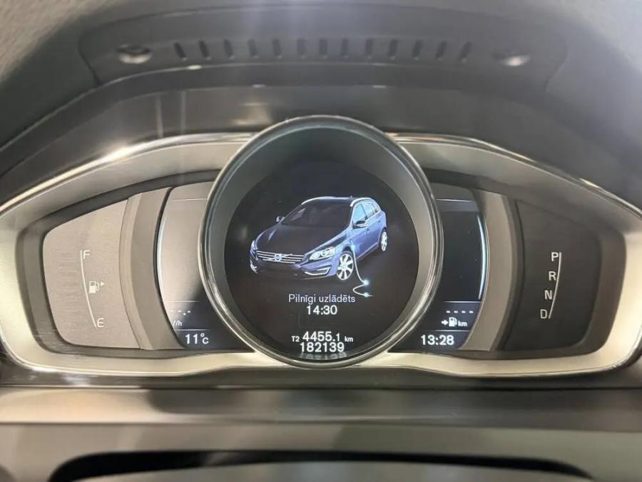 Pelēks Volvo V60 2018 Rīga, ar dzinēja tilpumu 2.40 L un nobraukumu 182 tūkst. km par 12995 €, foto 7 vietnē AUTOMOTO.COM.LV
