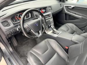 Pelēks Volvo V60 2018 Rīga, ar dzinēja tilpumu 2.40 L un nobraukumu 182 tūkst. km par 12995 €, foto 11 vietnē AUTOMOTO.COM.LV