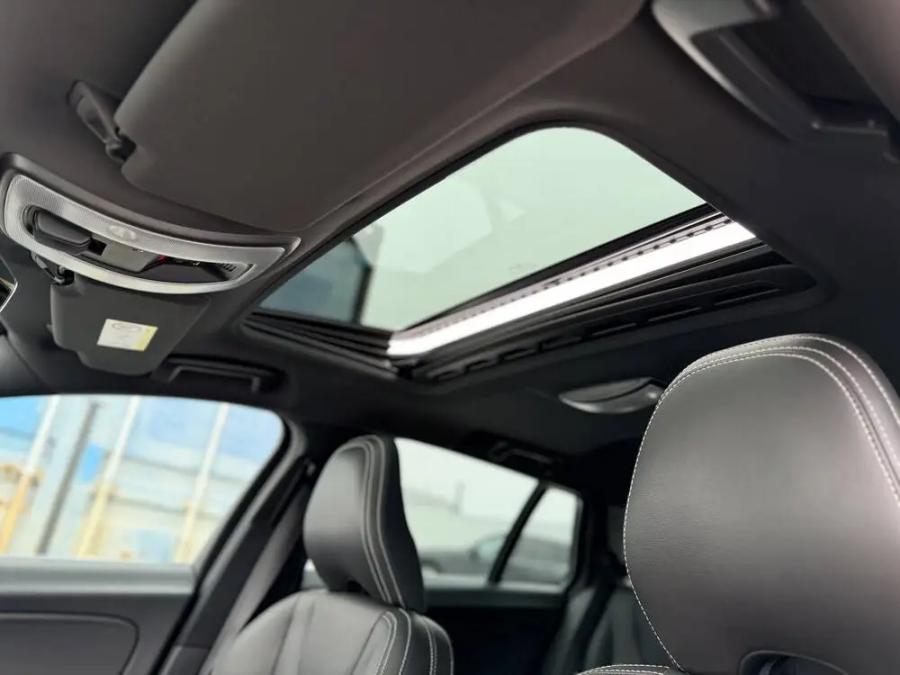 Pelēks Volvo V60 2018 Rīga, ar dzinēja tilpumu 2.40 L un nobraukumu 182 tūkst. km par 12995 €, foto 14 vietnē AUTOMOTO.COM.LV