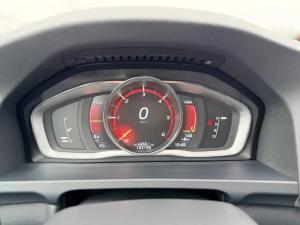 Pelēks Volvo V60 2018 Rīga, ar dzinēja tilpumu 2.40 L un nobraukumu 182 tūkst. km par 12995 €, foto 15 vietnē AUTOMOTO.COM.LV