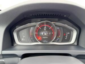 Pelēks Volvo V60 2018 Rīga, ar dzinēja tilpumu 2.40 L un nobraukumu 182 tūkst. km par 12995 €, foto 18 vietnē AUTOMOTO.COM.LV