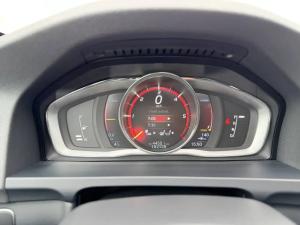 Pelēks Volvo V60 2018 Rīga, ar dzinēja tilpumu 2.40 L un nobraukumu 182 tūkst. km par 12995 €, foto 19 vietnē AUTOMOTO.COM.LV