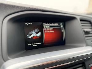 Pelēks Volvo V60 2018 Rīga, ar dzinēja tilpumu 2.40 L un nobraukumu 182 tūkst. km par 12995 €, foto 22 vietnē AUTOMOTO.COM.LV