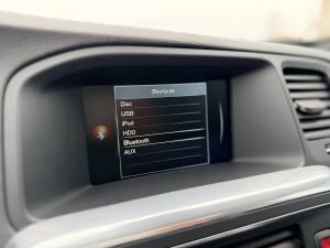 Pelēks Volvo V60 2018 Rīga, ar dzinēja tilpumu 2.40 L un nobraukumu 182 tūkst. km par 12995 €, foto 24 vietnē AUTOMOTO.COM.LV
