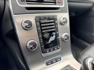 Pelēks Volvo V60 2018 Rīga, ar dzinēja tilpumu 2.40 L un nobraukumu 182 tūkst. km par 12995 €, foto 28 vietnē AUTOMOTO.COM.LV