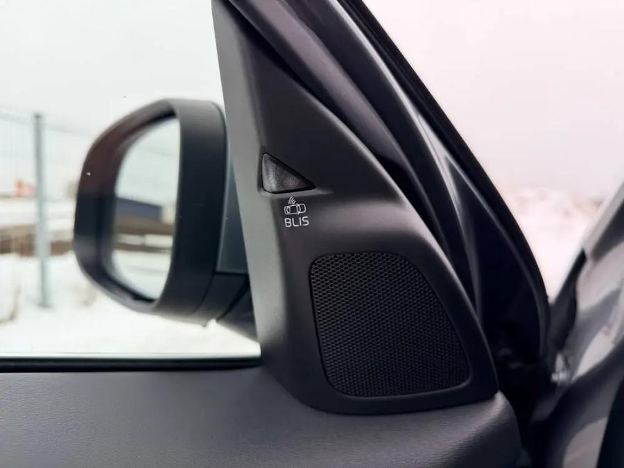 Pelēks Volvo V60 2018 Rīga, ar dzinēja tilpumu 2.40 L un nobraukumu 182 tūkst. km par 12995 €, foto 29 vietnē AUTOMOTO.COM.LV