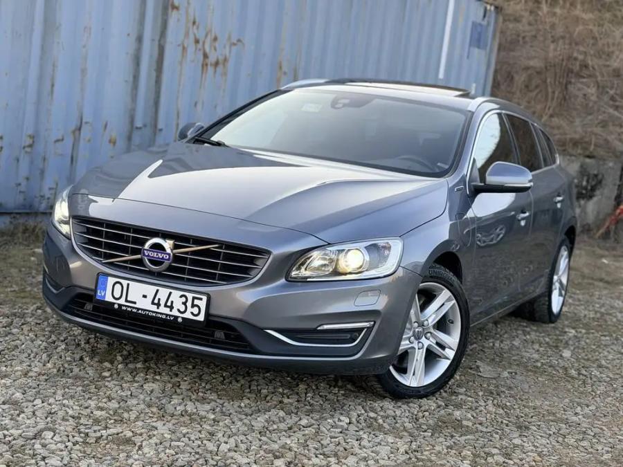 Pelēks Volvo V60 2018 Rīga, ar dzinēja tilpumu 2.40 L un nobraukumu 182 tūkst. km par 12995 €, foto 35 vietnē AUTOMOTO.COM.LV