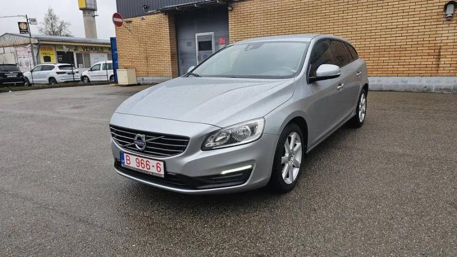 Grey Volvo V60 2018 in Riga, with an engine capacity of 2.00 L and mileage of 230 thousand km for 10550 €, photo 1 on AUTOMOTO.COM.LV