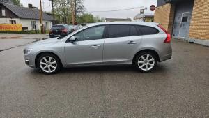 Grey Volvo V60 2018 in Riga, with an engine capacity of 2.00 L and mileage of 230 thousand km for 10550 €, photo 9 on AUTOMOTO.COM.LV
