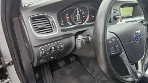 Grey Volvo V60 2018 in Riga, with an engine capacity of 2.00 L and mileage of 230 thousand km for 10550 €, photo 13 on AUTOMOTO.COM.LV