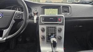 Grey Volvo V60 2018 in Riga, with an engine capacity of 2.00 L and mileage of 230 thousand km for 10550 €, photo 19 on AUTOMOTO.COM.LV