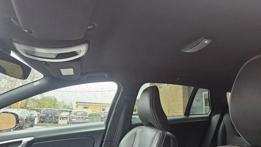 Grey Volvo V60 2018 in Riga, with an engine capacity of 2.00 L and mileage of 230 thousand km for 10550 €, photo 21 on AUTOMOTO.COM.LV