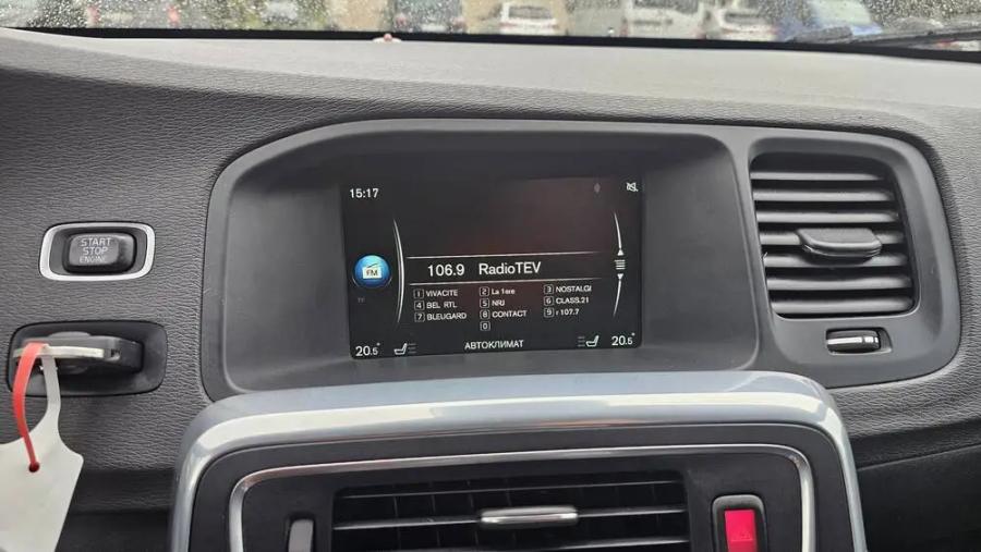 Grey Volvo V60 2018 in Riga, with an engine capacity of 2.00 L and mileage of 230 thousand km for 10550 €, photo 28 on AUTOMOTO.COM.LV