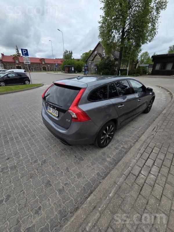 Pelēks Volvo V60 2018 Valmiera, ar dzinēja tilpumu 2.00 L un nobraukumu 220 tūkst. km par 9500 €, foto 4 vietnē AUTOMOTO.COM.LV