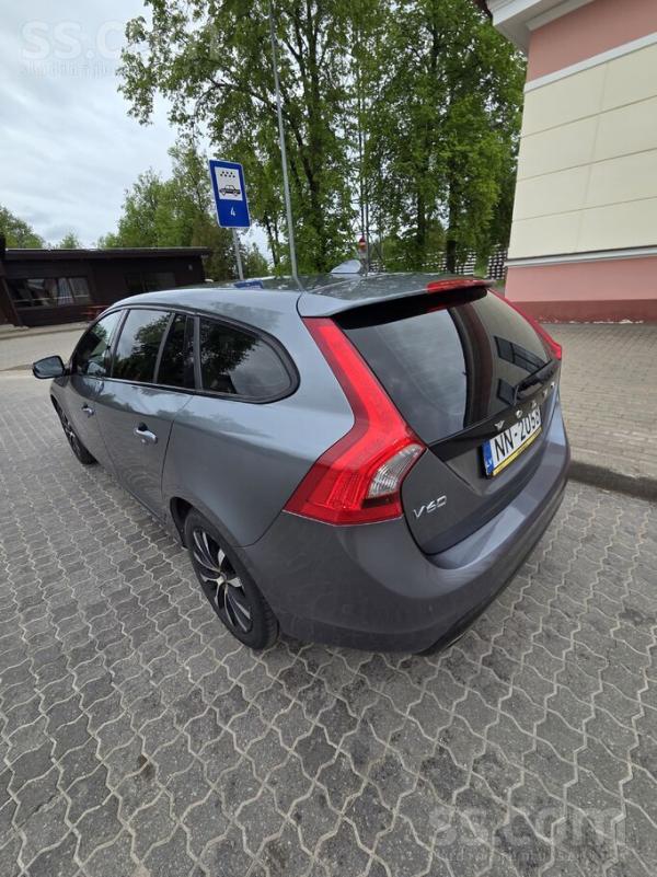 Pelēks Volvo V60 2018 Valmiera, ar dzinēja tilpumu 2.00 L un nobraukumu 220 tūkst. km par 9500 €, foto 6 vietnē AUTOMOTO.COM.LV
