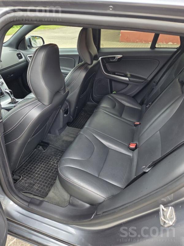 Pelēks Volvo V60 2018 Valmiera, ar dzinēja tilpumu 2.00 L un nobraukumu 220 tūkst. km par 9500 €, foto 8 vietnē AUTOMOTO.COM.LV