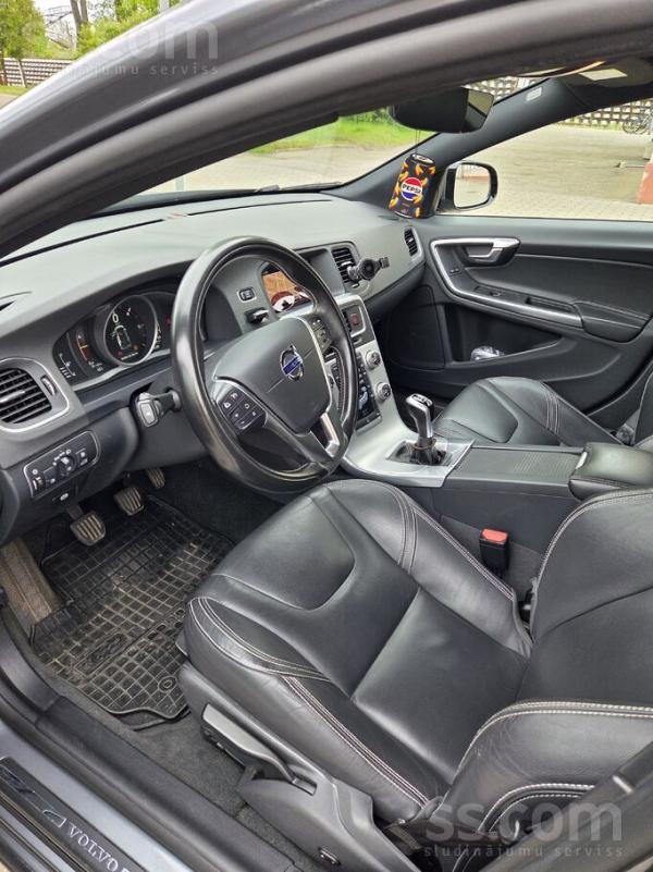 Pelēks Volvo V60 2018 Valmiera, ar dzinēja tilpumu 2.00 L un nobraukumu 220 tūkst. km par 9500 €, foto 9 vietnē AUTOMOTO.COM.LV
