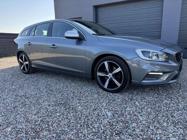 Pelēks Volvo V60 2018 Alīta, ar dzinēja tilpumu 1.97 L un nobraukumu 240 tūkst. km par 8950 €, foto 1 vietnē AUTOMOTO.COM.LV