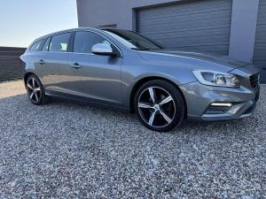 Pelēks Volvo V60 2018 Alīta, ar dzinēja tilpumu 1.97 L un nobraukumu 240 tūkst. km par 8950 €, foto  vietnē AUTOMOTO.COM.LV